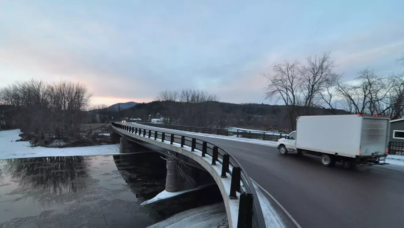 WTF: What's Wrong With Cambridge's Wrong-Way Bridge? | Seven Days Vermont